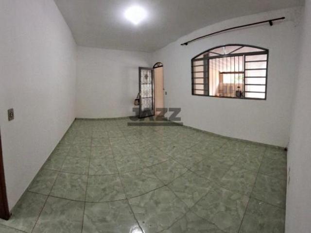 Ótima casa na Cidade Jardim zoneamento Residencial e comercial R$ 480 mil