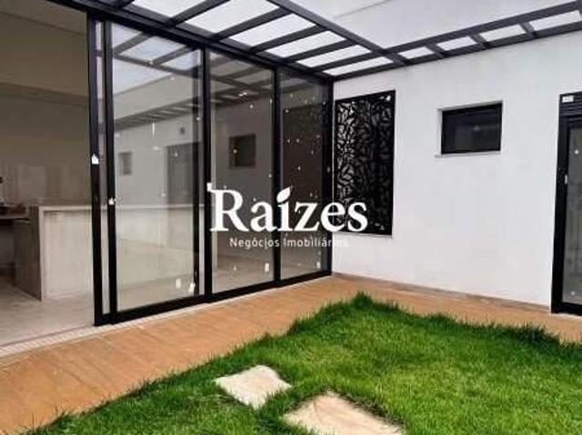Ótima casa no Novo Mundo com 3 suítes com closet