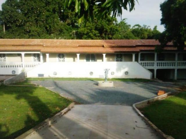 Ótima casa no bairro Jardim Shangrila á Venda