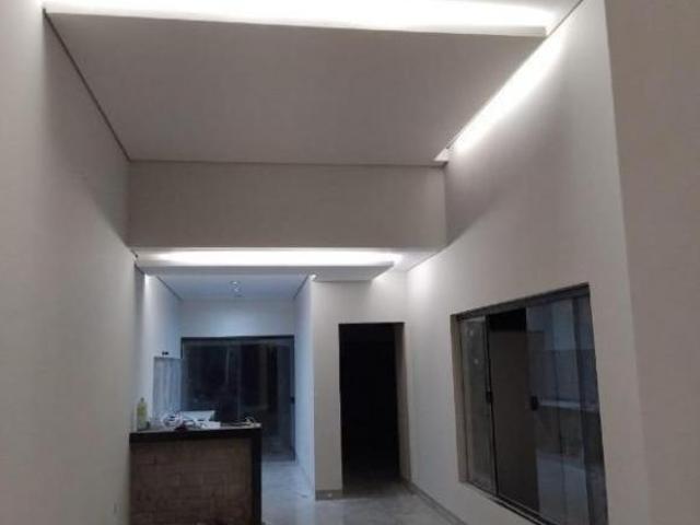 Ótima casa nova com 2/4 sendo 1 suíte no Shopping Park