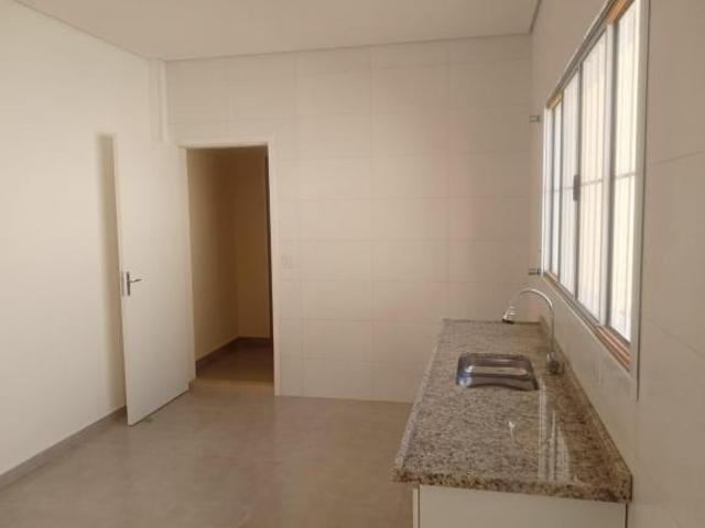 Ótima casa à venda, com 3 dormitórios, 2 banheiros, 2 vagas, quintal, próximo do Parque Aclimação, S