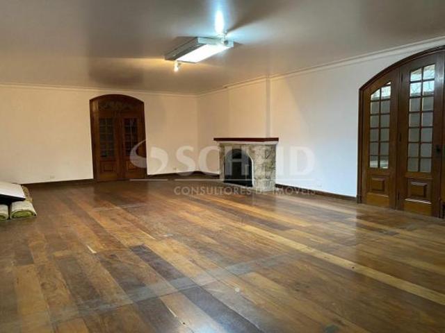 ÓTIMA CASA Á VENDA CONTENDO 5 DORMITORIOS SENDO 3 SUITES