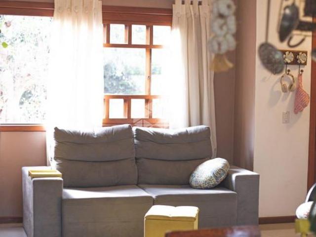 Ótima casa à venda em condomínio na zona sul