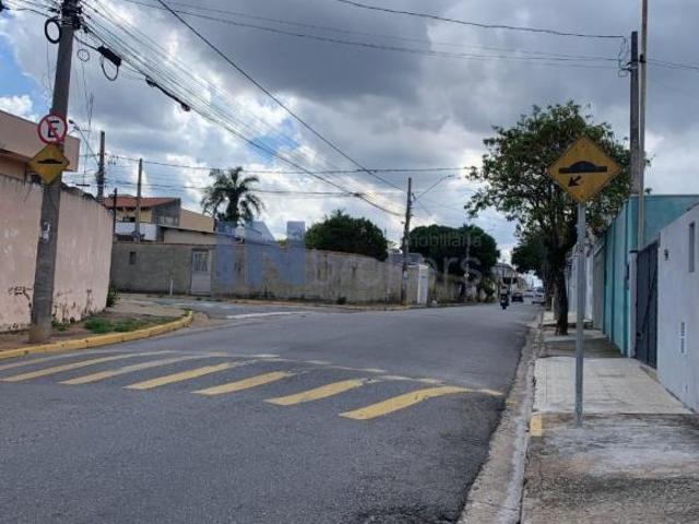 Ótima casa à venda em Várzea Paulista /SP, 129m2, 2 dormitórios, sala, cozinha, banheiro, lavanderia