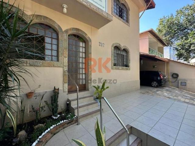 Ótima Casa à Venda no Bairro Itapoã 4 Quartos, Suíte, 2 Vagas, 3 banhos e 186m²