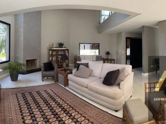 ÓTIMA CASA ALPHAVILLE, REFORMADA, MUITO VERDE, COMPLETA!