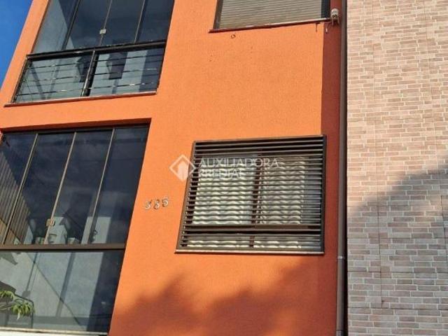 Ótima casa! ampla com 4 dormitórios e pátio
