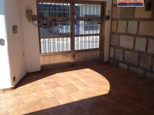 Ótima casa bem localizada 200 m2 de construção