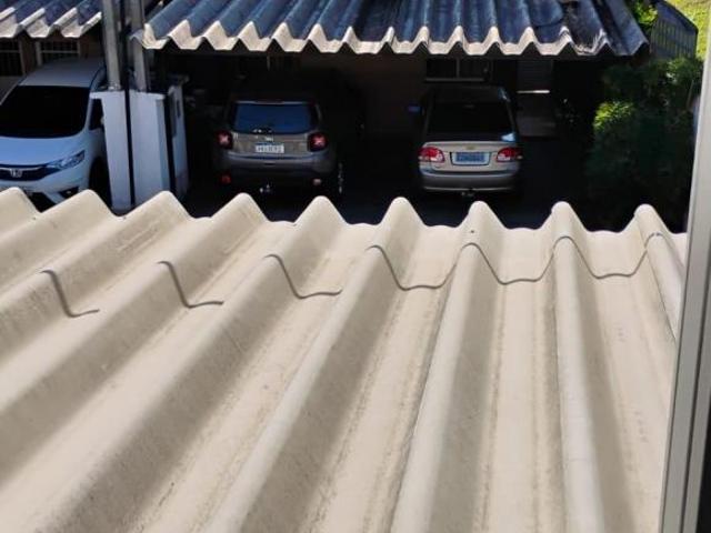 Ótima casa casa em condomínio á venda com 2 dormitórios