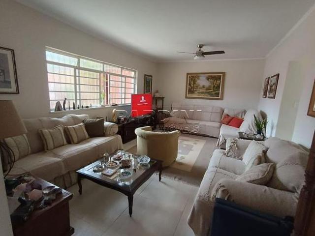 Ótima casa com 4 suítes e área gourmet, perto do mar, na praia da Enseada em Ubatuba!
