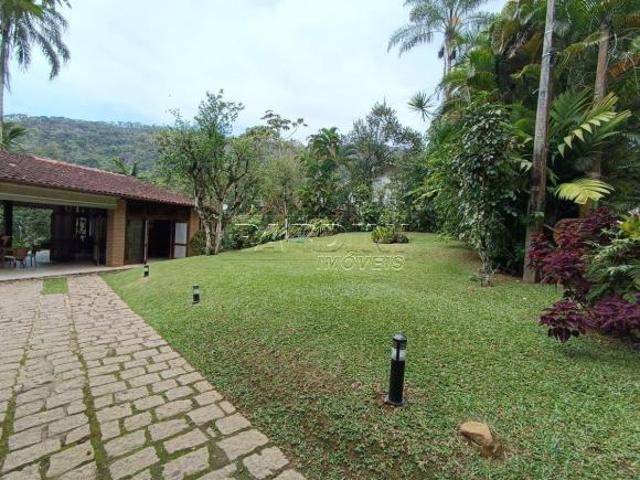 Ótima casa com 4 suítes, em meio a muito verde, na praia Vermelha do Sul Arquitetos em Ubatuba!