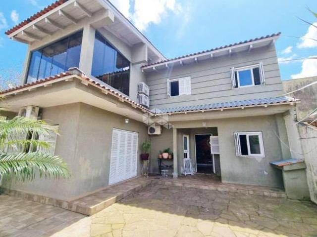 Ótima casa com 03 dormitórios, sendo 1 suíte, com 150m² Privativos no bairro Jardim Itú Sabará