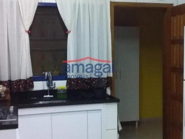 Ótima Casa com 02 dormitórios 01 suíte, 03 vagas garagem