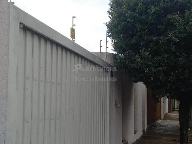 Ótima casa com 04 dormitórios no Jardim América
