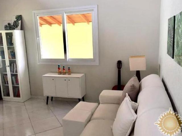 ótima casa com 04 dormitórios sendo 02 suítes com piscina !