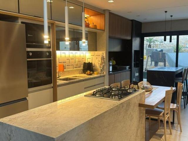 Ótima casa com 228m² e 3 suítes em Arniqueiras