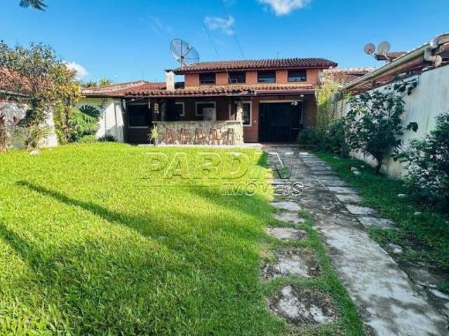 Ótima casa com 3 dormitórios, mezanino e espaço gourmet, na praia do Lázaro em Ubatuba!