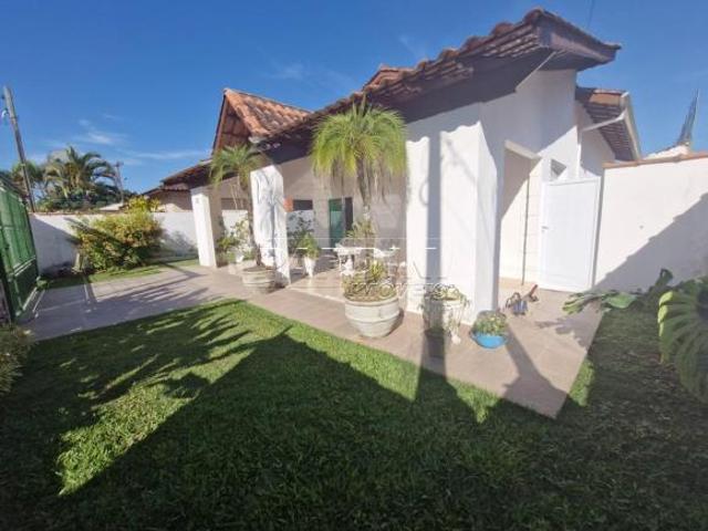 Ótima casa com 3 dormitórios e espaço gourmet na praia da Lagoinha em Ubatuba!