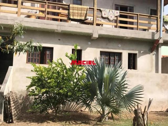 Ótima casa com 3 dormitorios, suite, fogão de lenha, proximo a São Bento do Sapucai