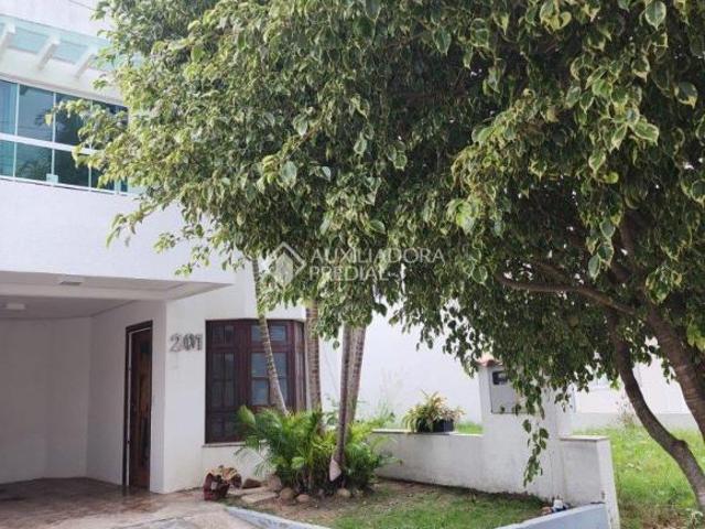 Ótima casa com 3 quartos uma suíte na Hípica