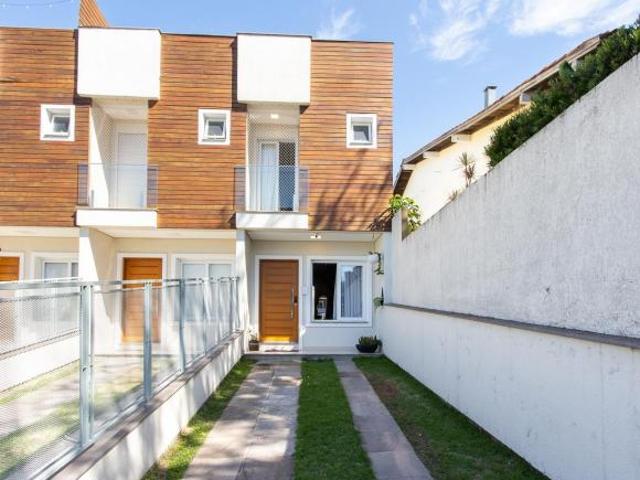 Ótima casa com 3dormitórios 1 suite no bairro Tristeza