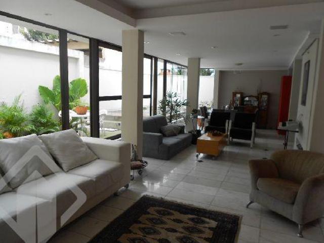 Ótima Casa com terreno na Felicíssimo de Azevedo