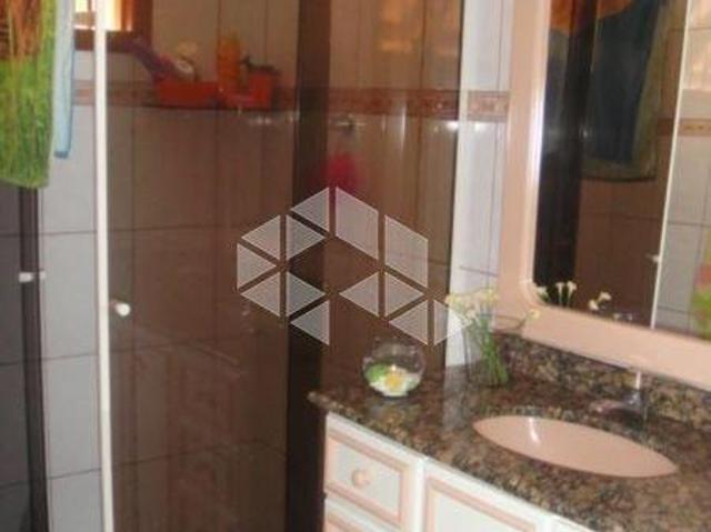 Otima Casa Com Dois Pavimentos Em Bairro Tranquilo
