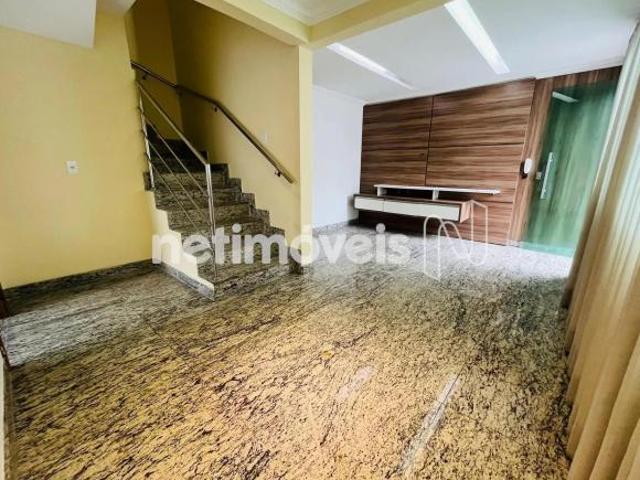 Ótima casa com entrada individual à venda!