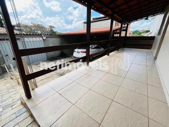 Ótima casa com entrada individual à venda! Lote 360 m²