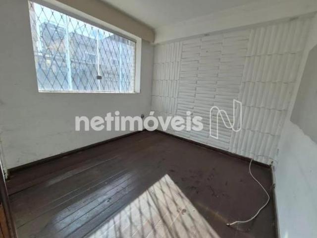 Ótima casa com potencial para uso residencial ou comercial, em ótima localização