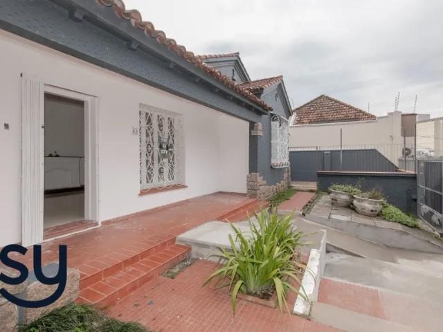 Ótima Casa Comercial térrea com 277 m² no bairro Petrópolis, quase esquina da Protásio Alves