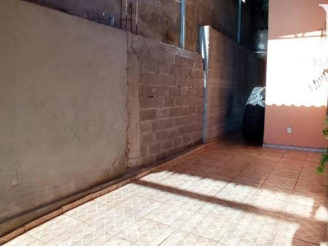 Ótima Casa Duplex à venda com 2 Suítes + 2 Vagas cobertas Por 360 mil, Jd Sta Isabel