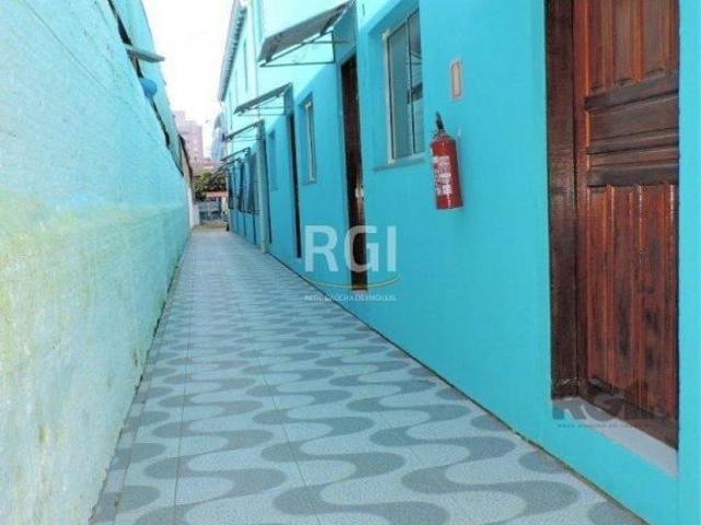 Ótima casa DUPLEX em condomínio fechado, no bairro Partenon, desocupada, de 2 dormitórios e vaga. Po