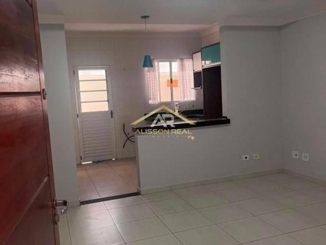 Ótima casa de condomínio 74 m2 com 2 dormitórios e 2 vagas