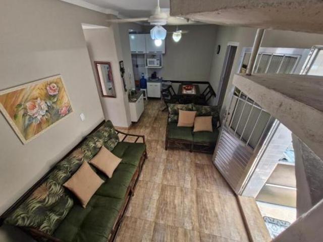 Ótima casa de condomínio de 2 dormitórios com ótima localização!