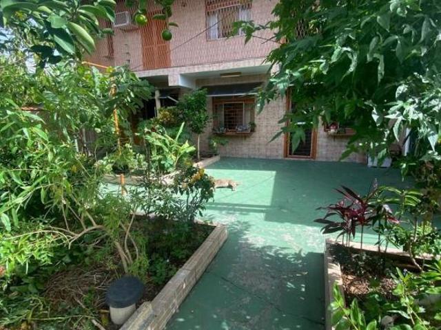 Ótima casa de dois pavimentos localizada no Bairro Restinga