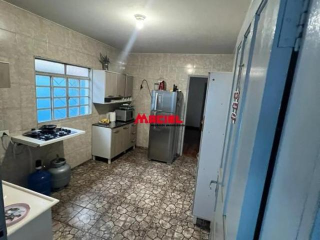 ÓTIMA CASA DE LOTE INTEIRO, 03 DORMITÓRIOS + EDÍCULA NO JARDIM CASTANHEIRAS!