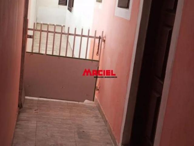 ÓTIMA CASA DE LOTE INTEIRO NO JARDIM CEREJEIRAS