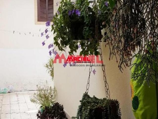 ÓTIMA CASA DE LOTE INTEIRO NO JARDIM SANTA INÊS II