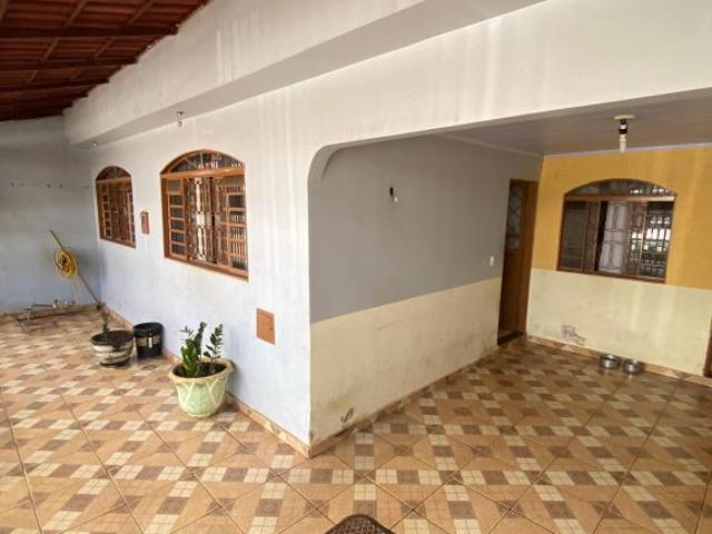 Ótima casa de 03 quartos