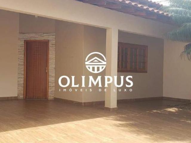 Ótima casa de 124m² de área construída e 262m² de terreno, dispondo de excelente localização