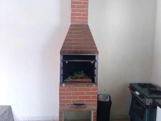 Ótima casa em Condomínio