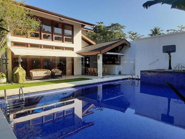 Ótima casa em condomínio com 5 suítes, piscina e espaço gourmet, na praia do Lázaro em Ubatuba!