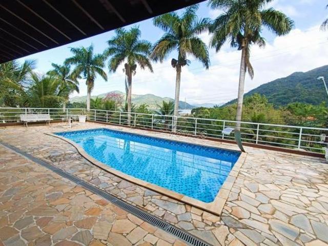 Ótima casa em condomínio com 6 dormitórios, varanda gourmet e piscina, na praia da Santa Rita em Uba