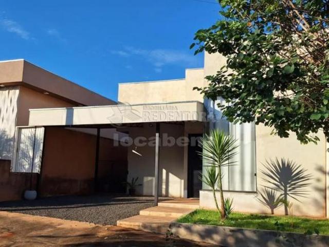 Ótima Casa em Condomínio à Venda