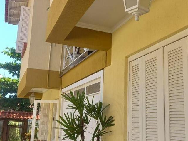 ÓTIMA CASA EM CONDOMINIO FECHADO LOCAL PREVILEGIADO E BAIXO CUSTO, OPORTUNIDADE