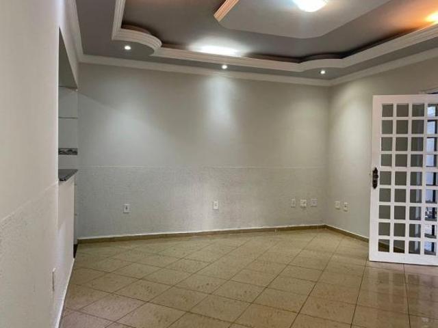 Ótima Casa em condomínio fechado na Rua 04 Laje condomínio com área de lazer comum, próximo a EPTG!