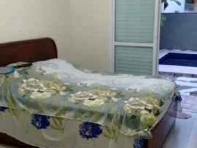 Ótima casa em condomínio fechado no horto