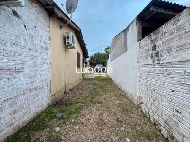 Ótima casa em de 2 dormitórios com piscina localizada em Viamão