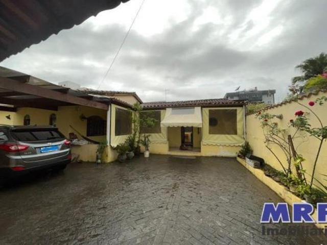 Ótima casa em Ubatuba, com 2 suítes, aproximadamente 400 metros da Praia Grande!